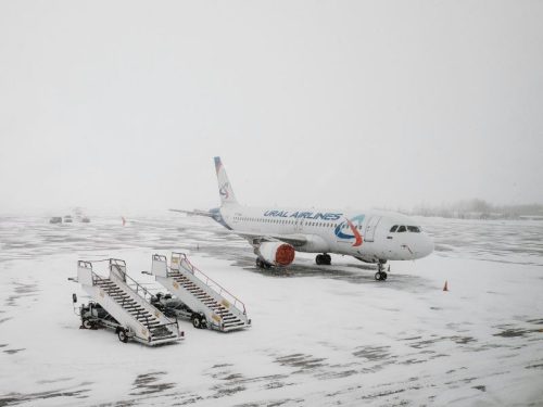 Can A Plane Take Off in Snow? (Complete Guide) ⋆ Expert World Travel