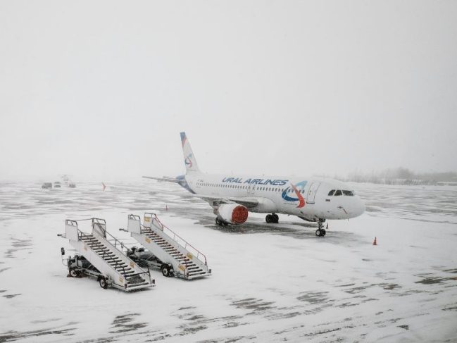 Can A Plane Take Off in Snow? (Complete Guide) ⋆ Expert World Travel